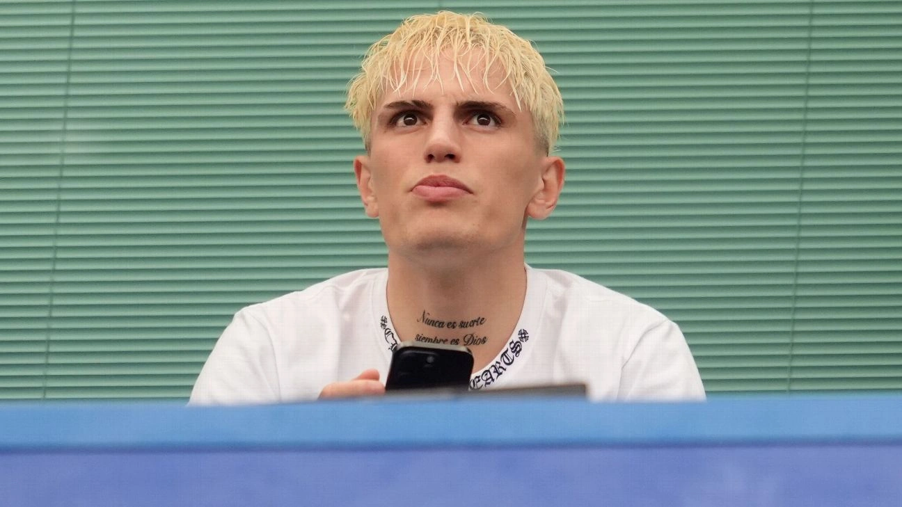 Alejandro Garnacho Watches Chelsea Before Move from Man United - Hot ...